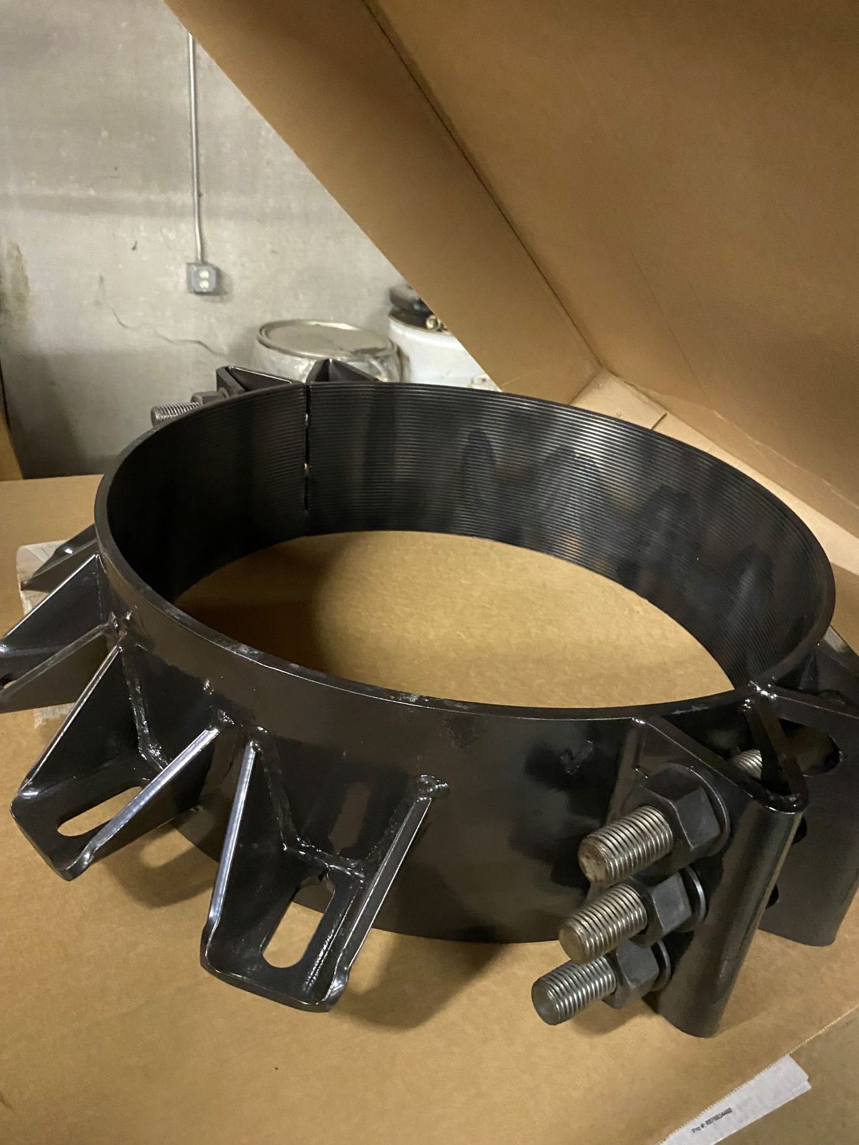 ROMAC 20" 470SJ BELL JOINT RESTRAINTS F/PVC - The Waterworks Warehouse